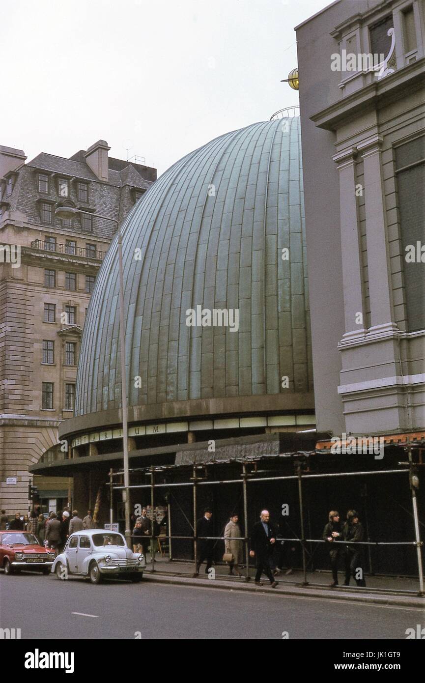 London planetarium hi-res stock photography and images - Alamy