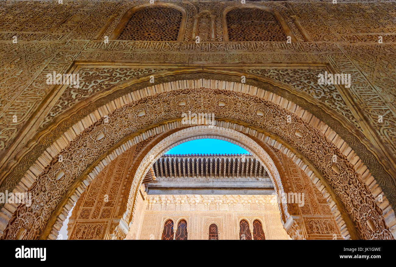 Alhambra columns hi-res stock photography and images - Alamy