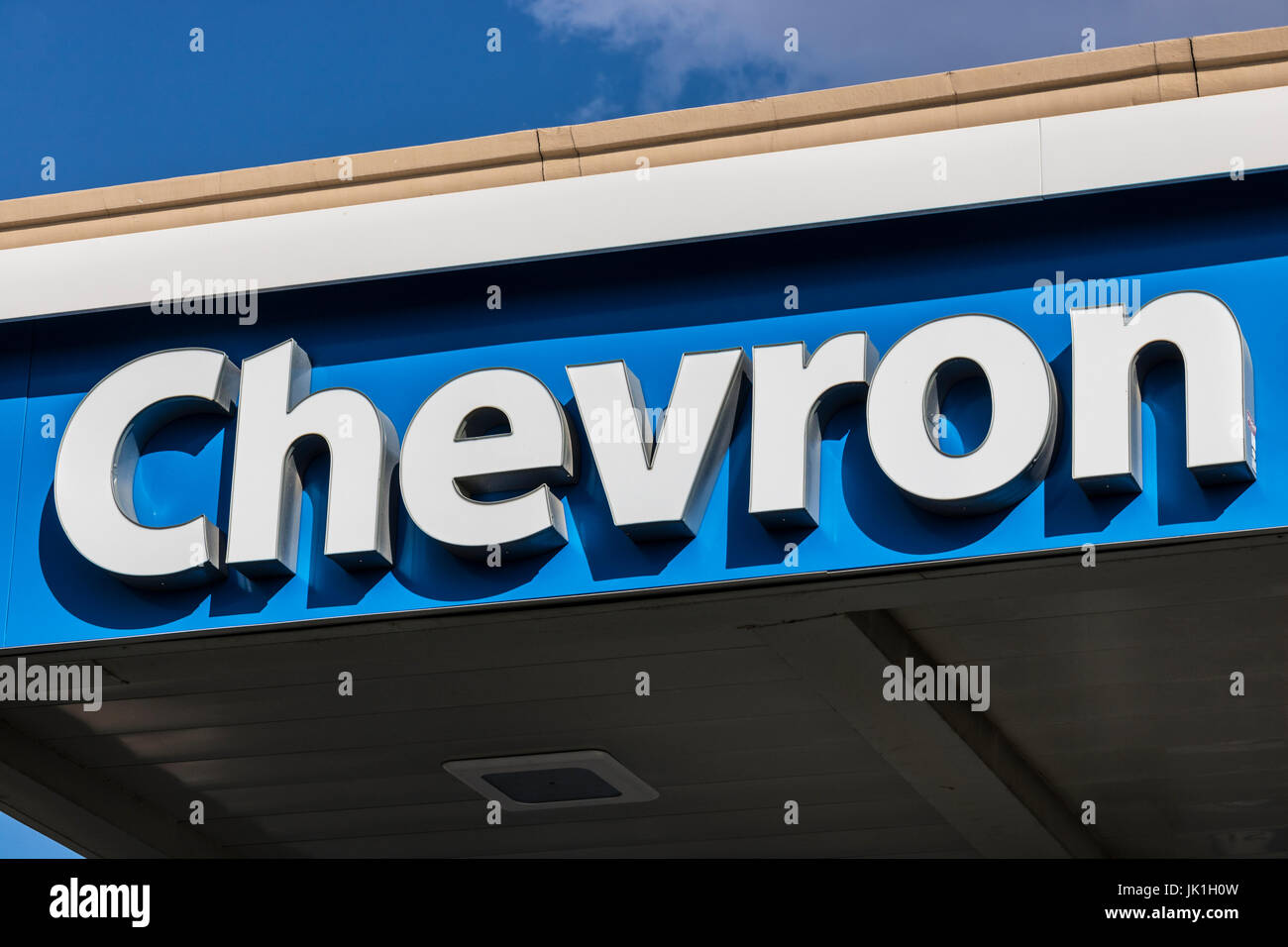 Las Vegas - Circa July 2017: Chevron Retail Gas Station. Chevron traces ...
