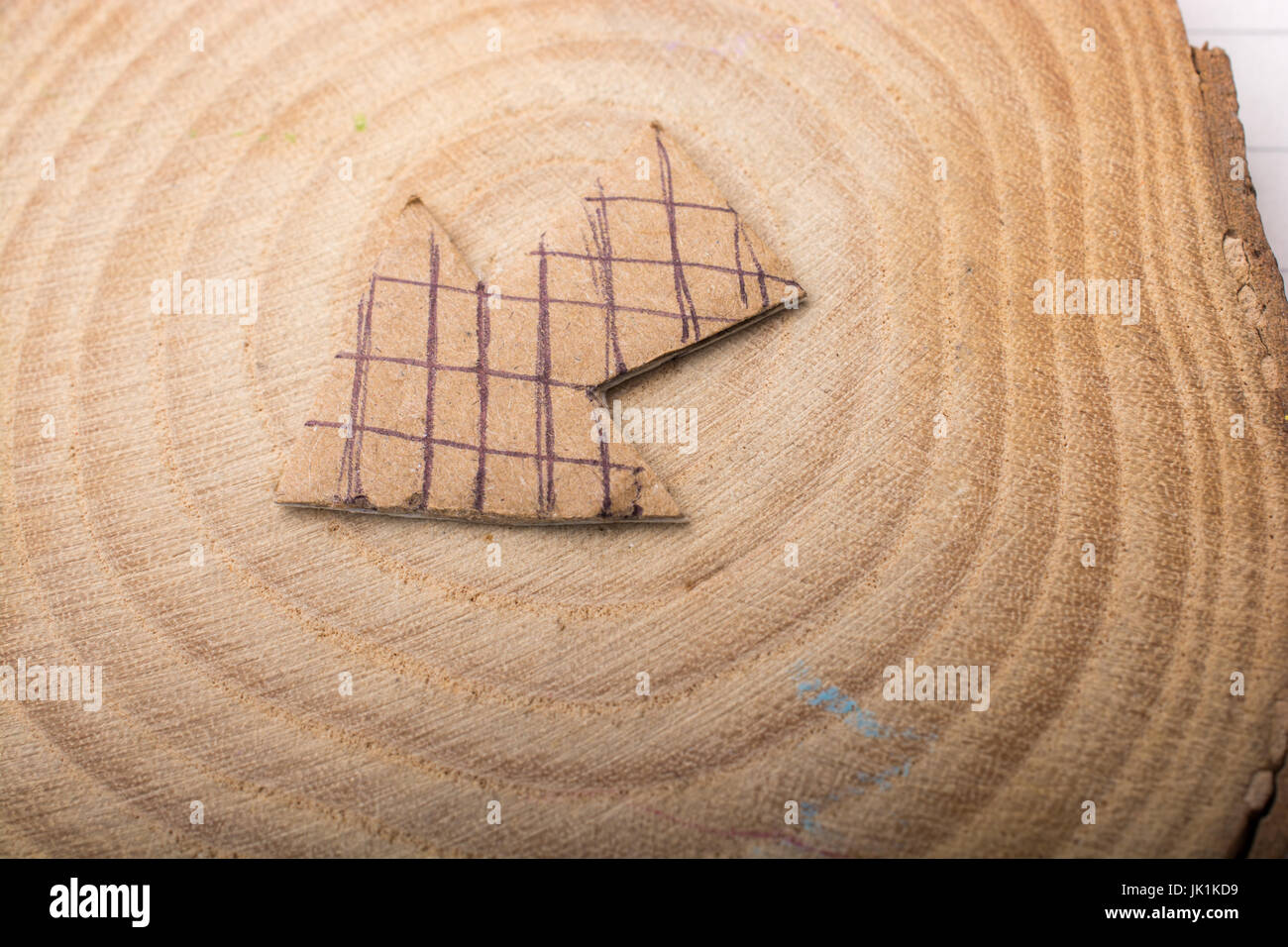 Arrow sign cut out of brown paper on piece of wood Stock Photo - Alamy