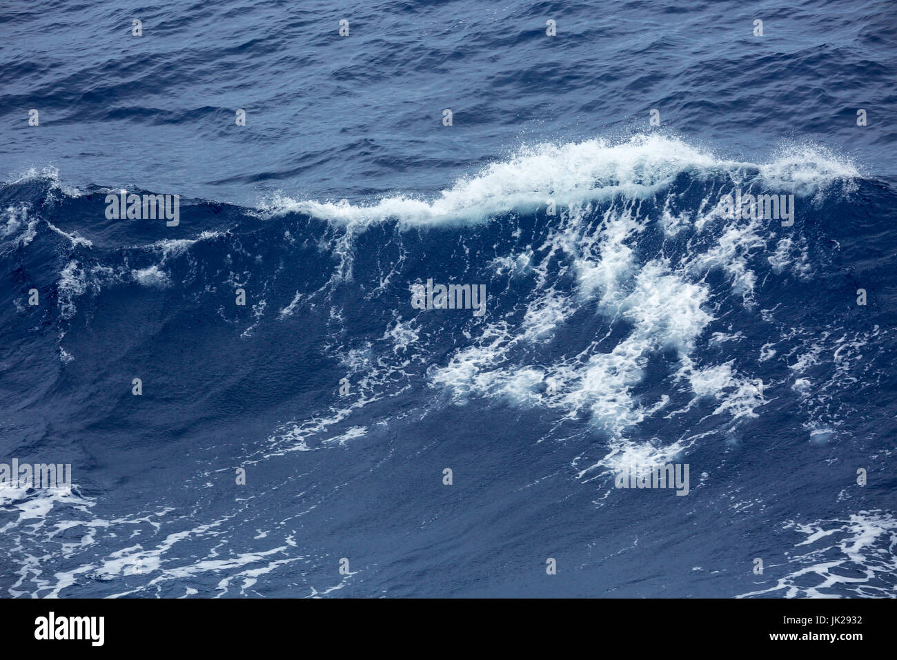 Wave wake blue water sky hi-res stock photography and images - Alamy