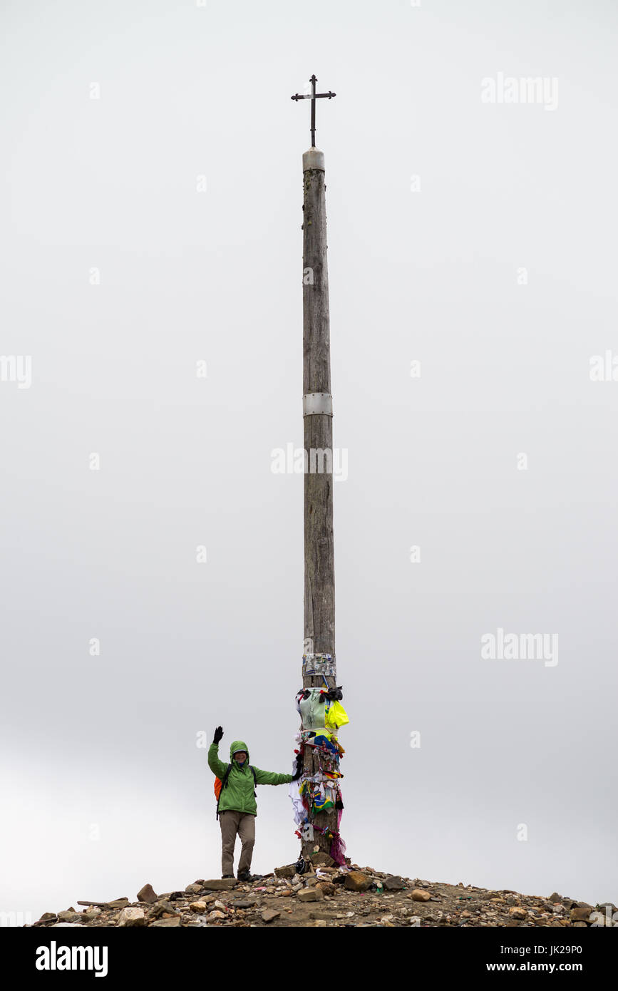 Pilgrims on the Cruz de Ferro, Spain. Camino de Santiago Stock Photo - Alamy