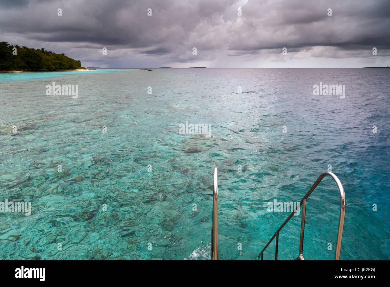 Sea view of infinity swimming pool with sky Stock Photo - Alamy