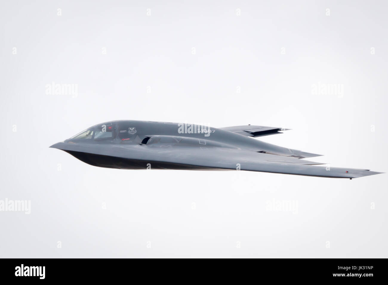 B2 stealth bomber hi-res stock photography and images - Alamy