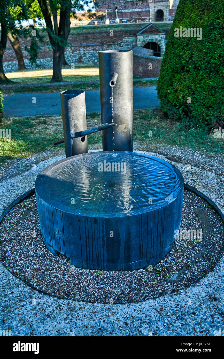 Japanese water fountain hi-res stock photography and images - Alamy