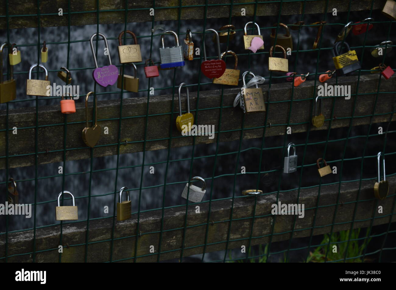 Locks on the fence hi-res stock photography and images - Alamy