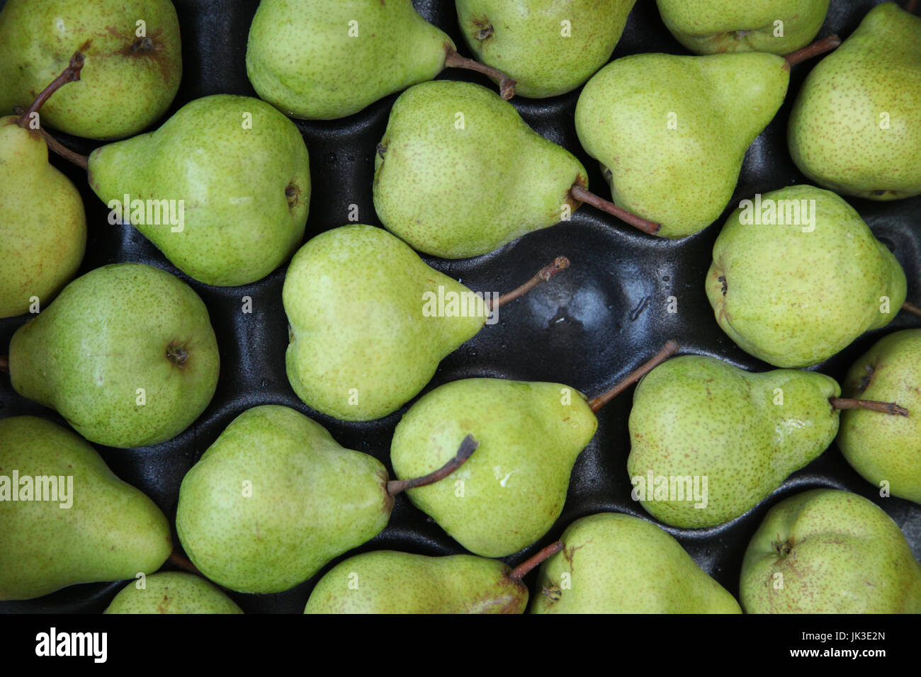 peer fruit in market stall Stock Photo - Alamy