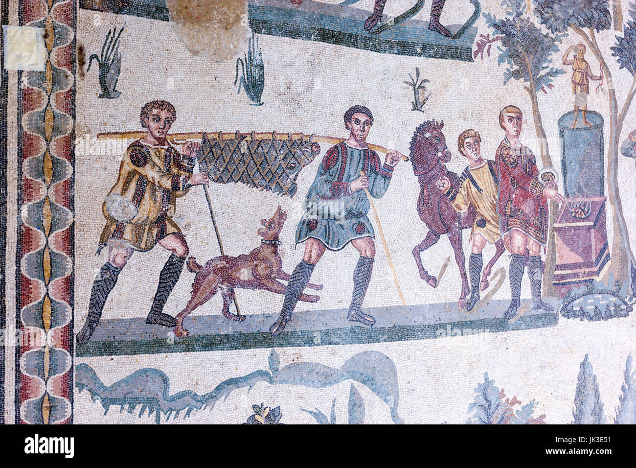Great hunt mosaic piazza armerina hi-res stock photography and images ...
