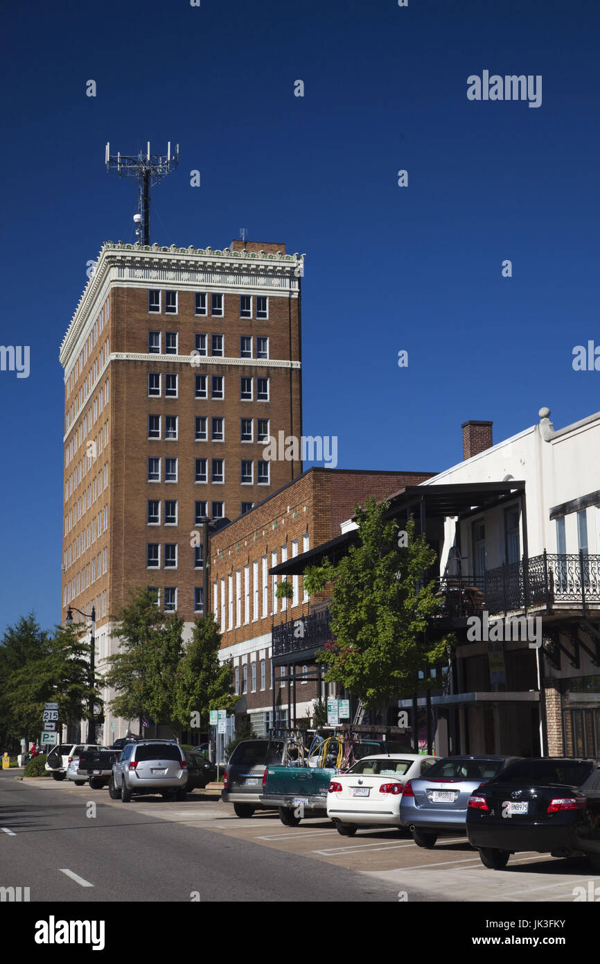 USA, Alabama, Tuscaloosa, Greensboro Avenue, also known as 24th Avenue ...