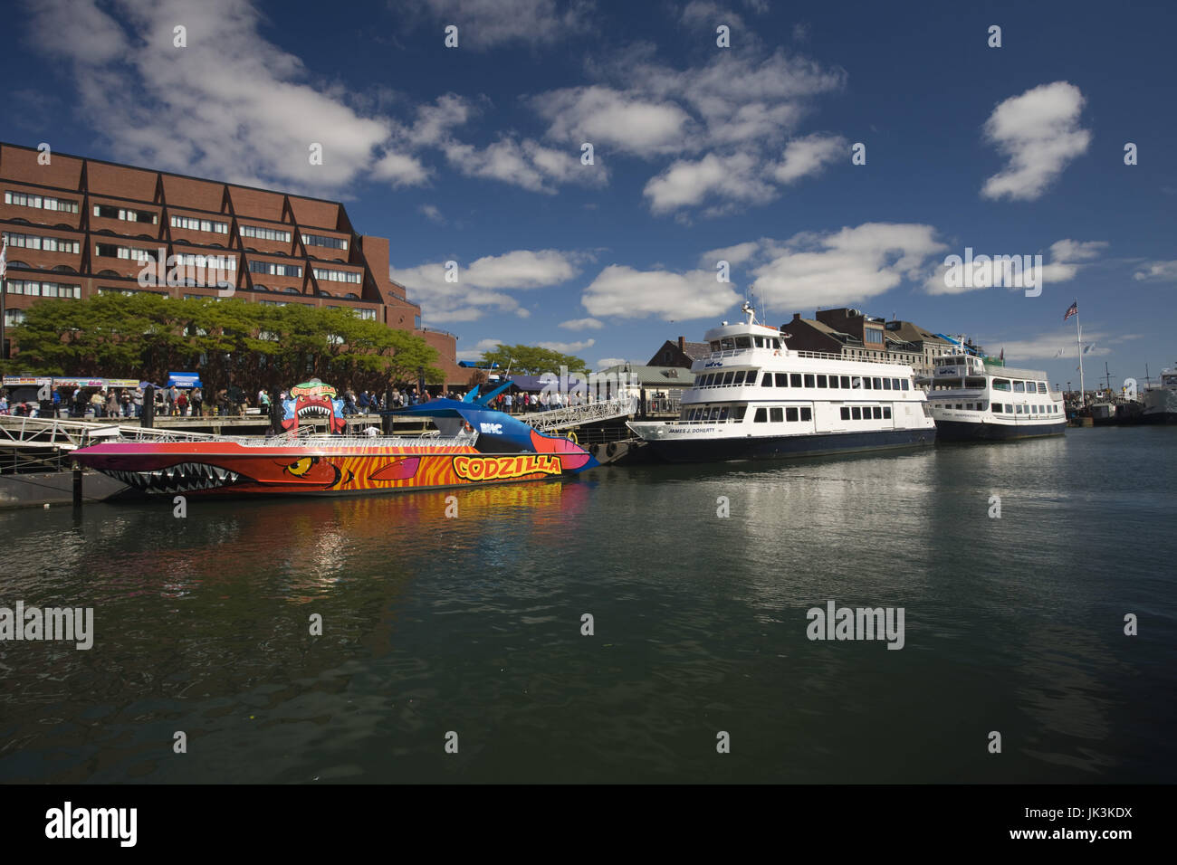 Harbor ferries hi-res stock photography and images - Alamy