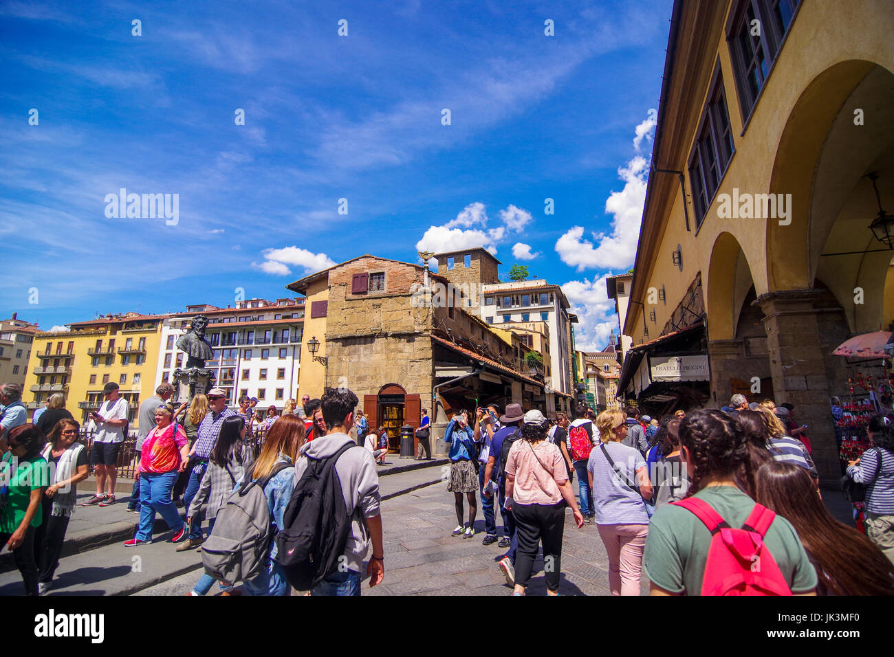 Italian street scenes hi-res stock photography and images - Alamy
