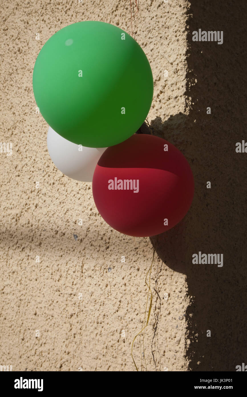 Balloons in italian tri colors hi-res stock photography and images - Alamy