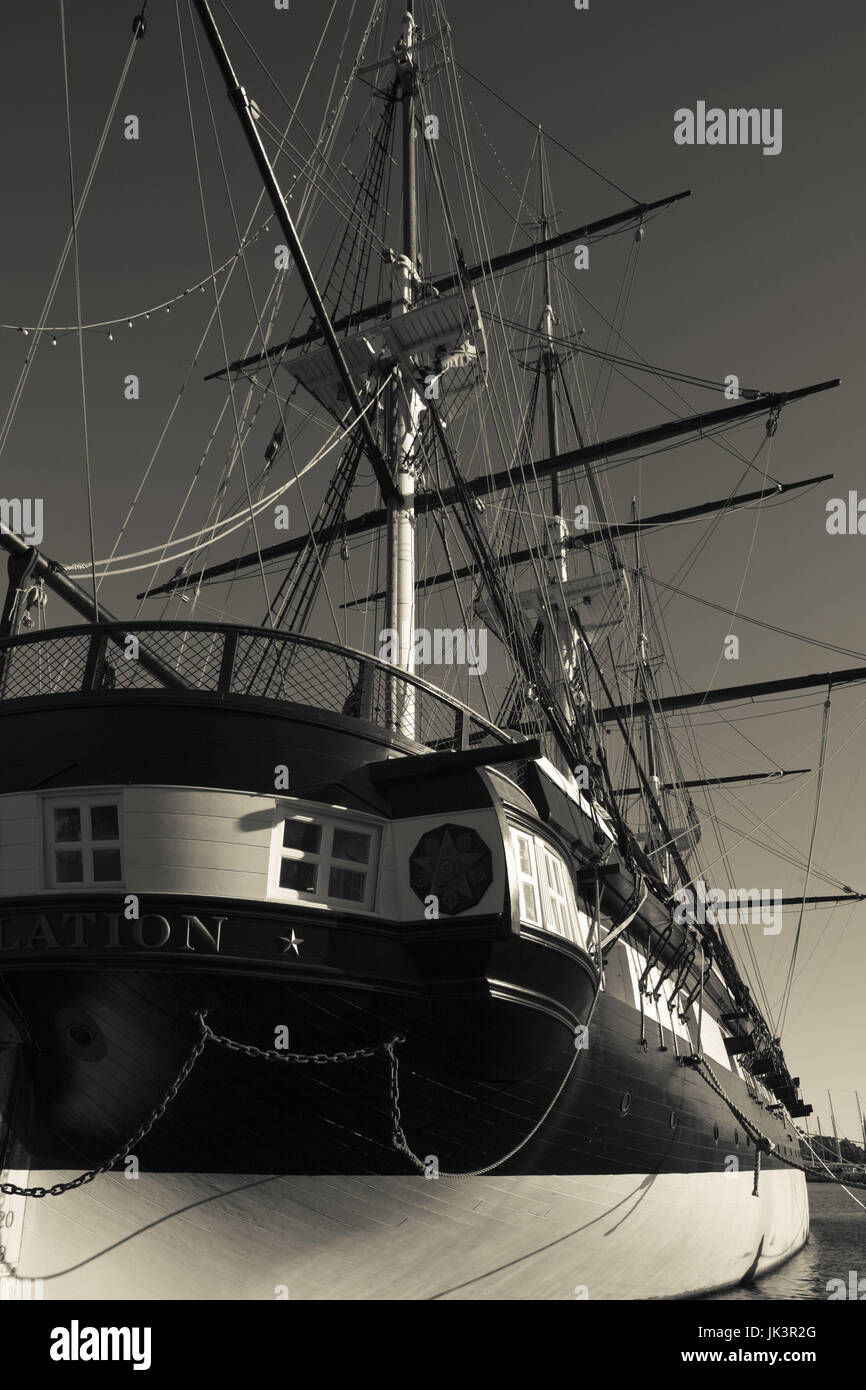 USA, Maryland, Baltimore, Inner Harbor, USS Constellation, historic ...