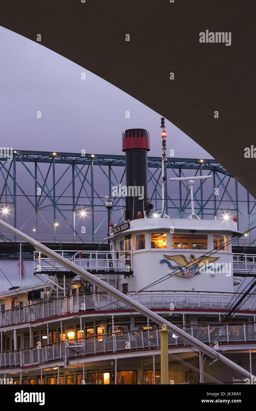 USA, Tennessee, Chattanooga, Delta Queen riverboat and Walnut Street ...