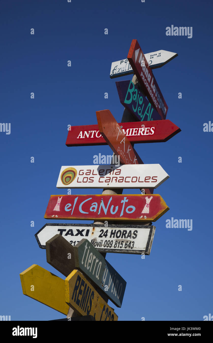 Village town signs hi-res stock photography and images - Alamy