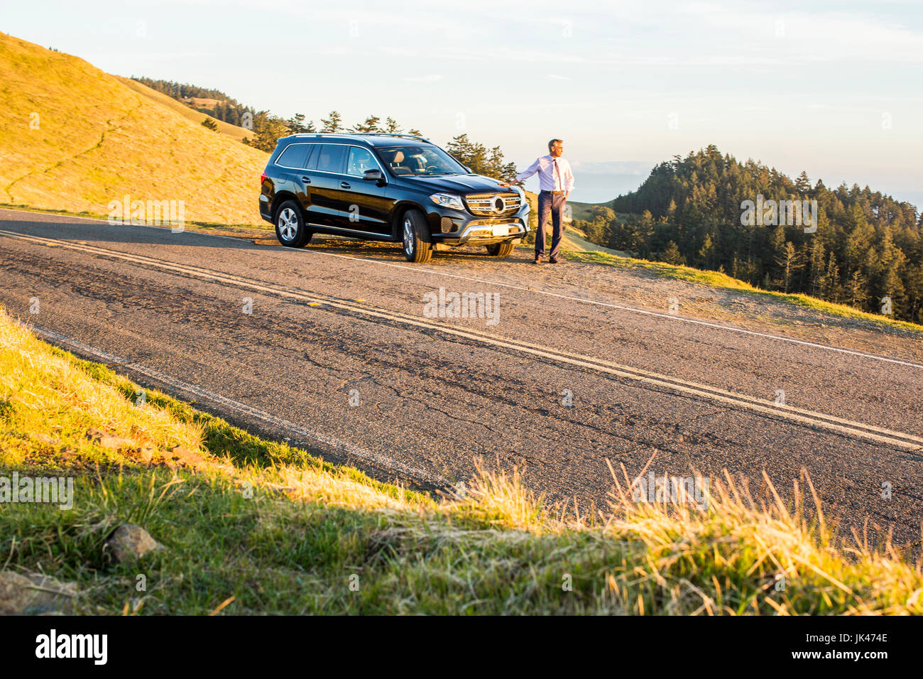 Car distant hi-res stock photography and images - Alamy