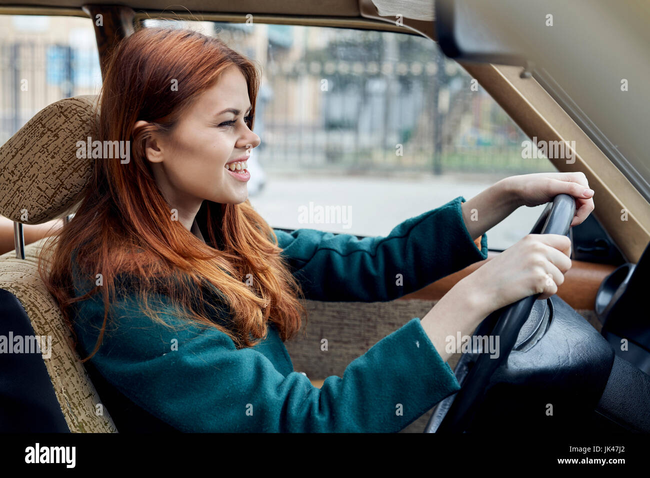 Lady driving the car city hi-res stock photography and images - Alamy