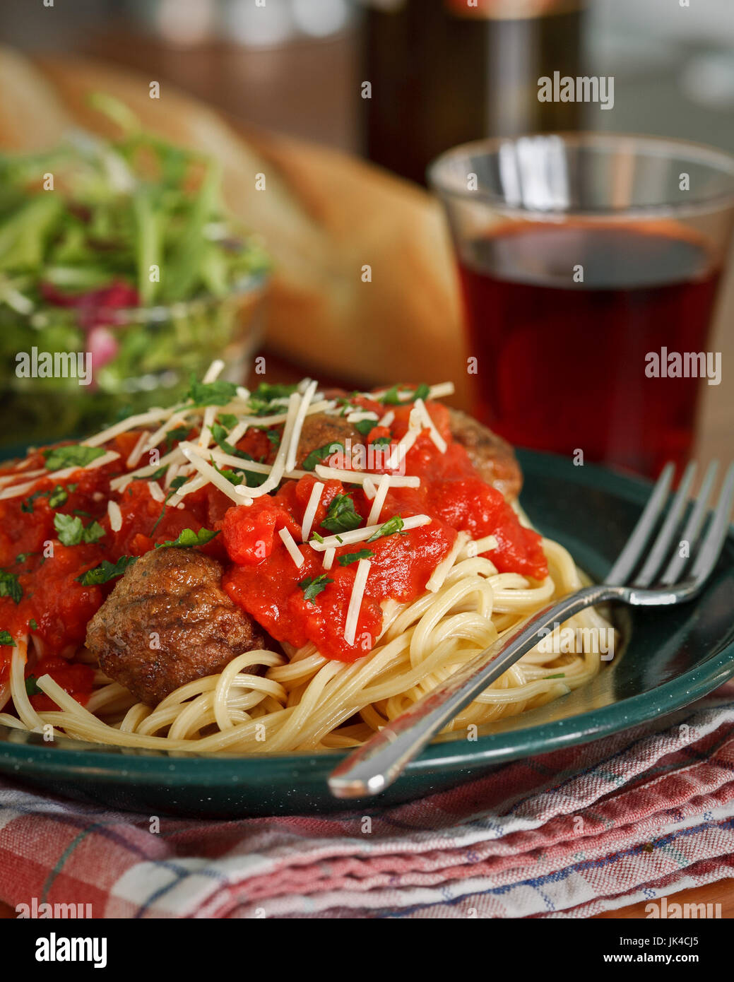 Spaghetti bolognese garlic bread hi-res stock photography and images ...