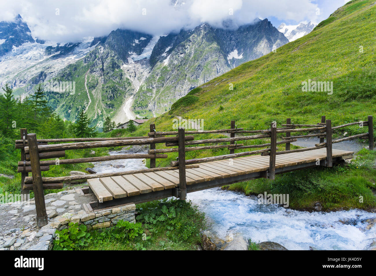 Jagged mountains of the Alps around the mountain refuge cabin Walter ...
