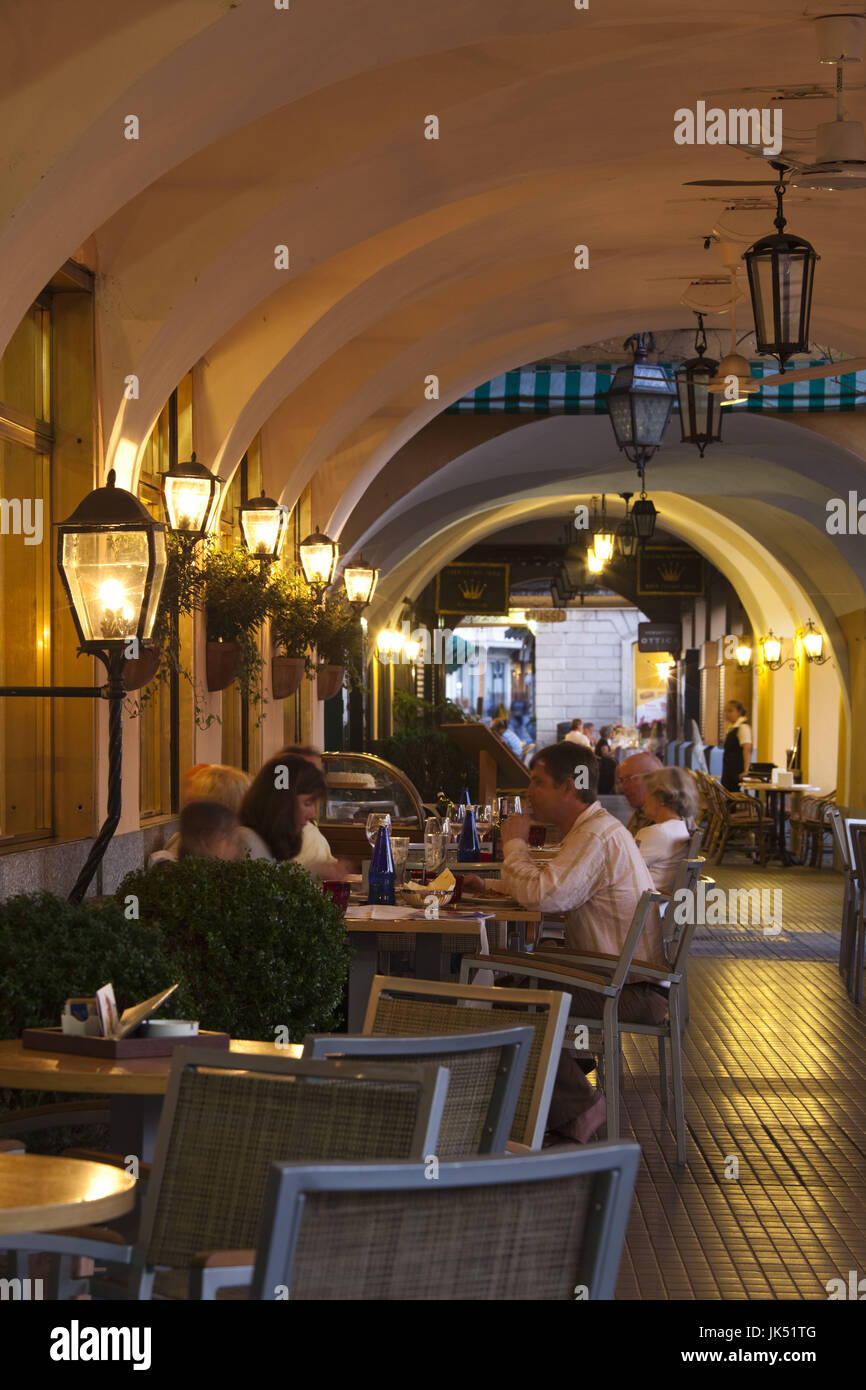 Piazza mazzini archway cafes hi-res stock photography and images - Alamy