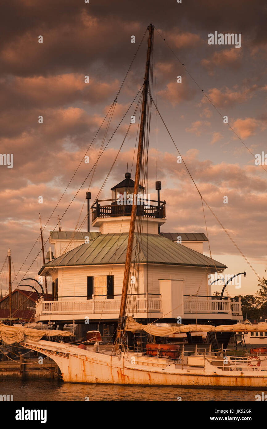 Hooper straight screw pile lighthouse hi-res stock photography and ...