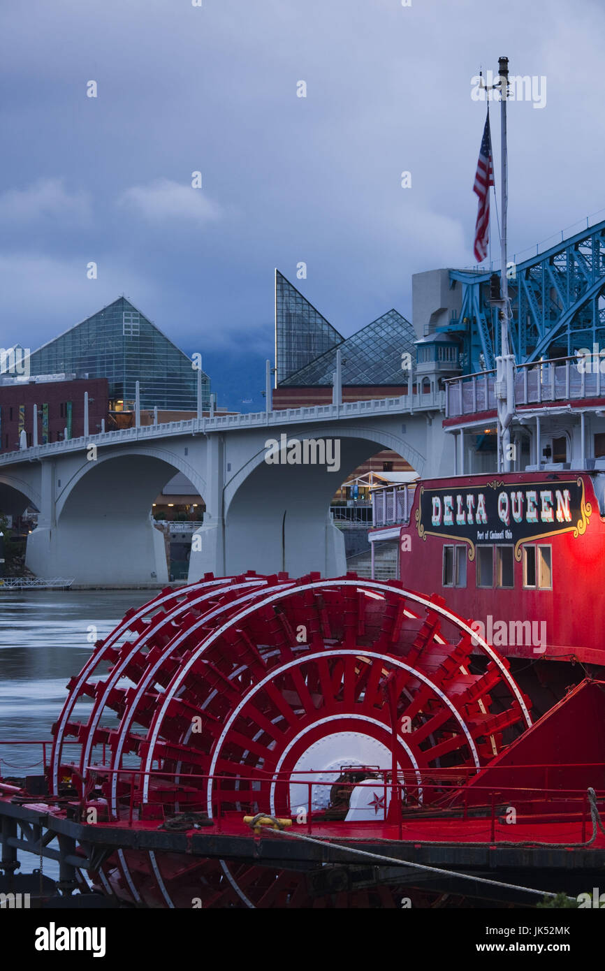 USA, Tennessee, Chattanooga, Delta Queen riverboat and Market Street ...