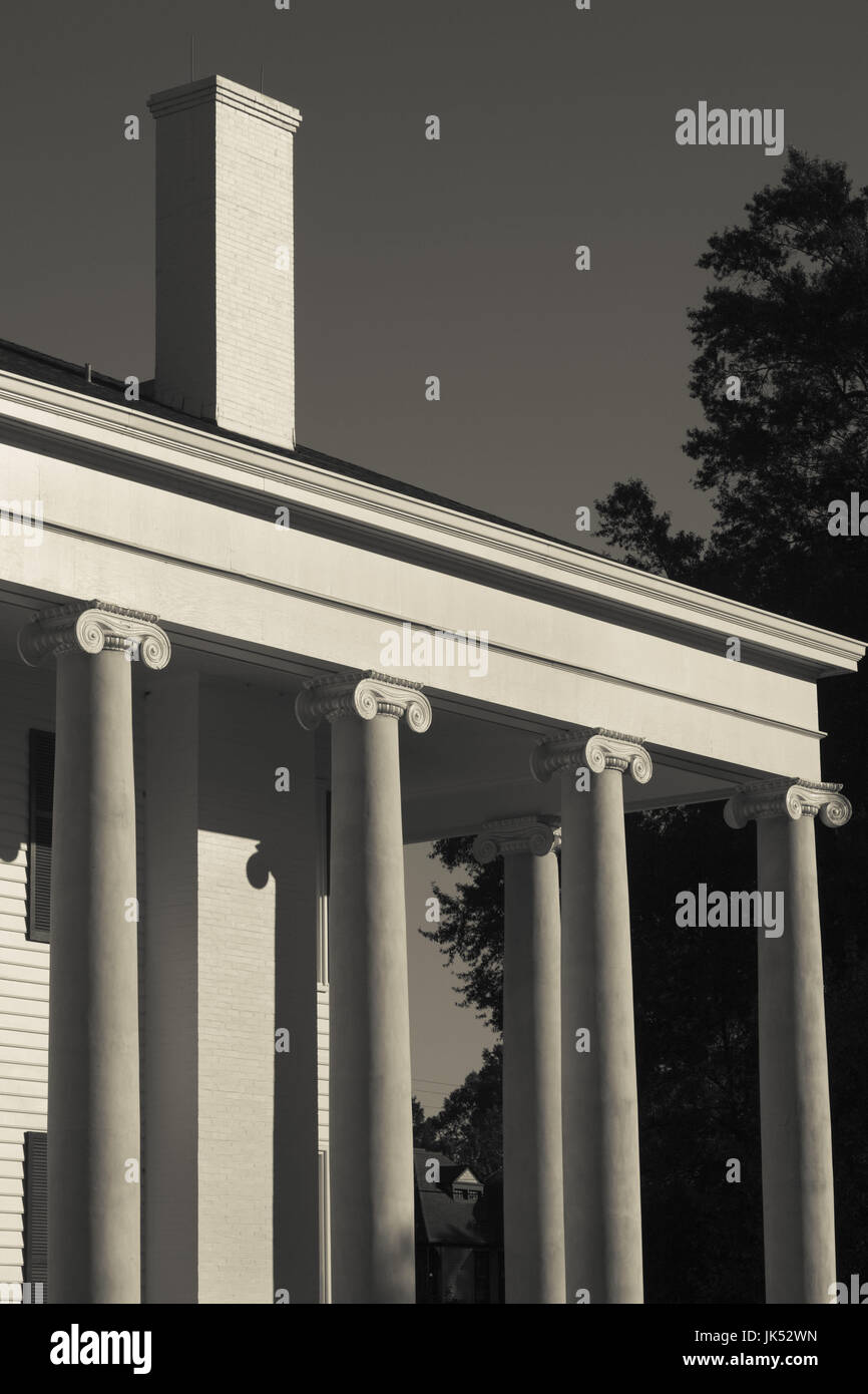 USA, Alabama, Muscle Shoals Area, Florence, Bank building columns Stock ...