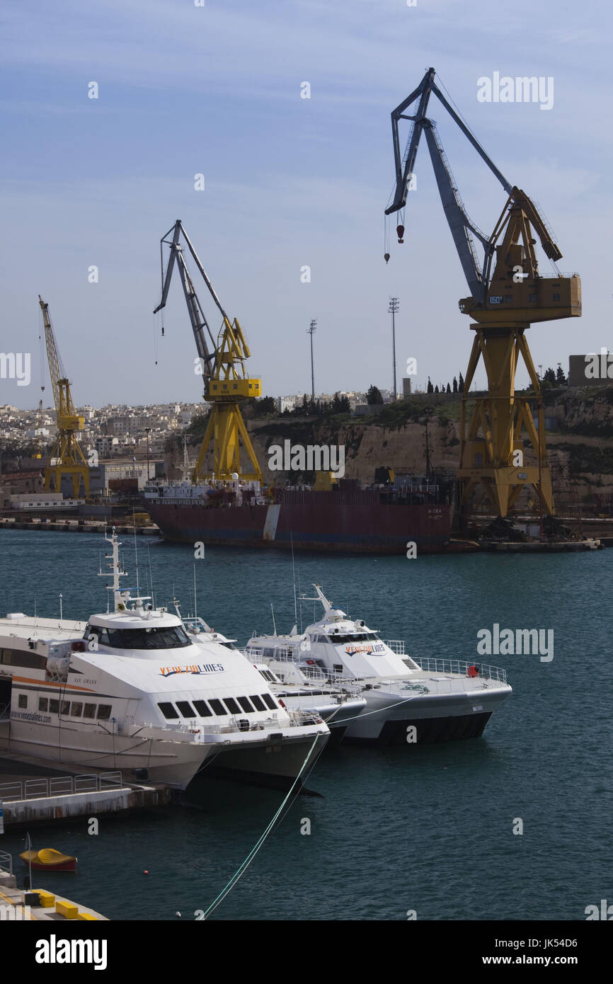 Malta, Valletta, Senglea, L-Isla, ferries and shipyard Stock Photo - Alamy
