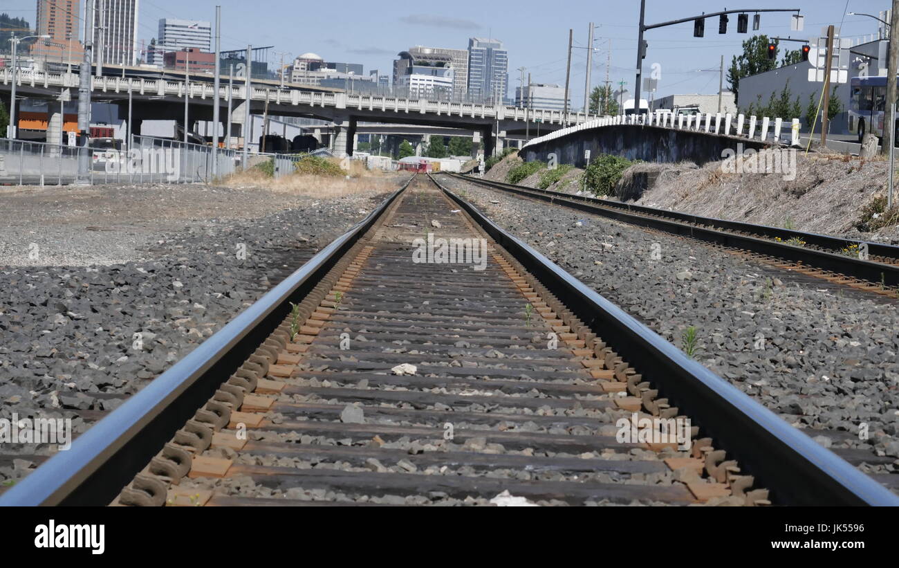 looking down the center of a railroad Stock Photo - Alamy