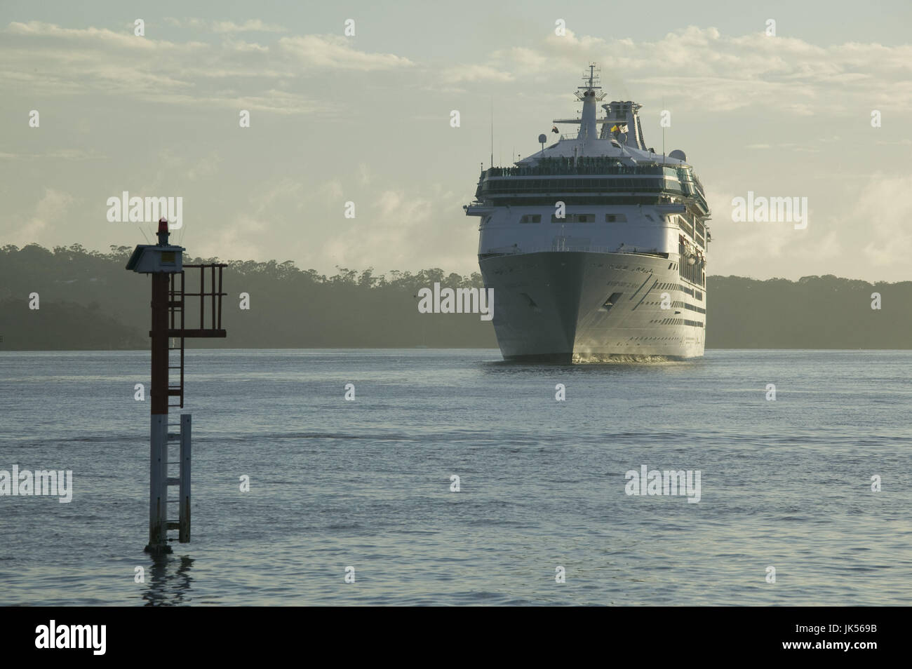 Royal caribbean lines rhapsody of the seas entering sydney harbour hi ...