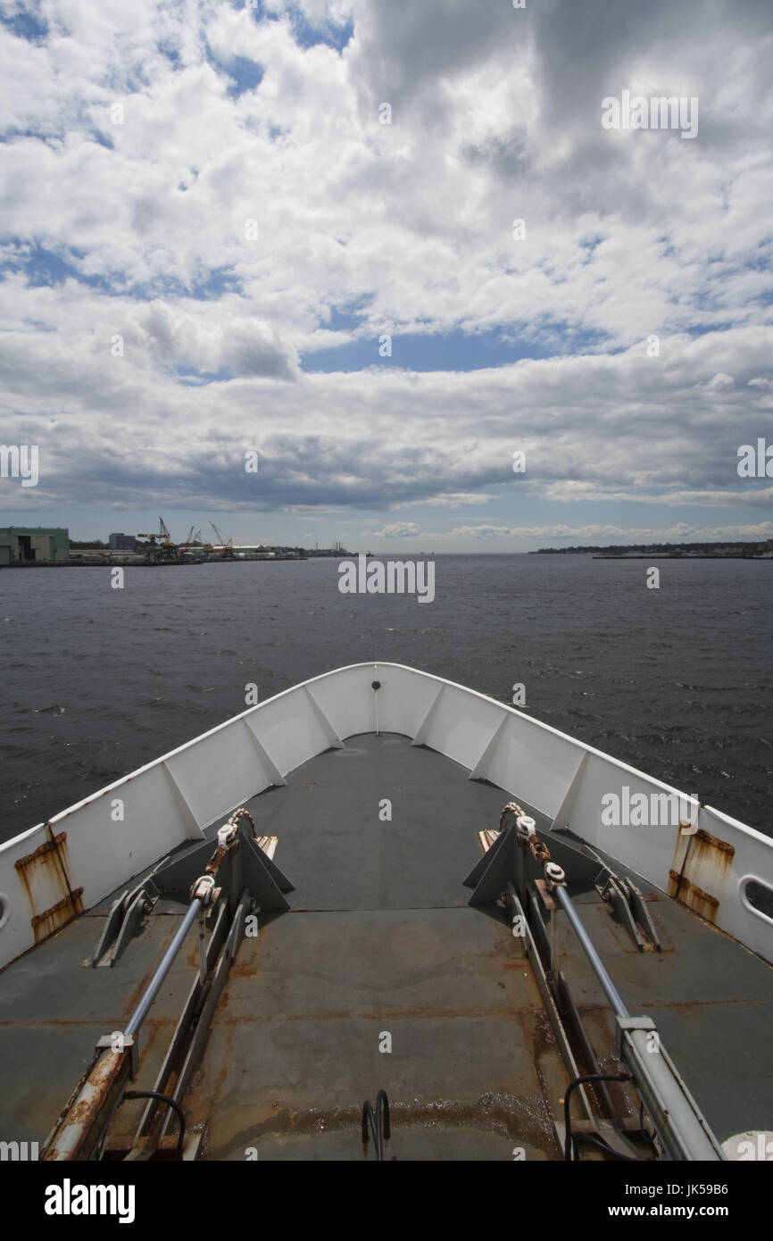 Deck view from the long island ferry hi-res stock photography and ...