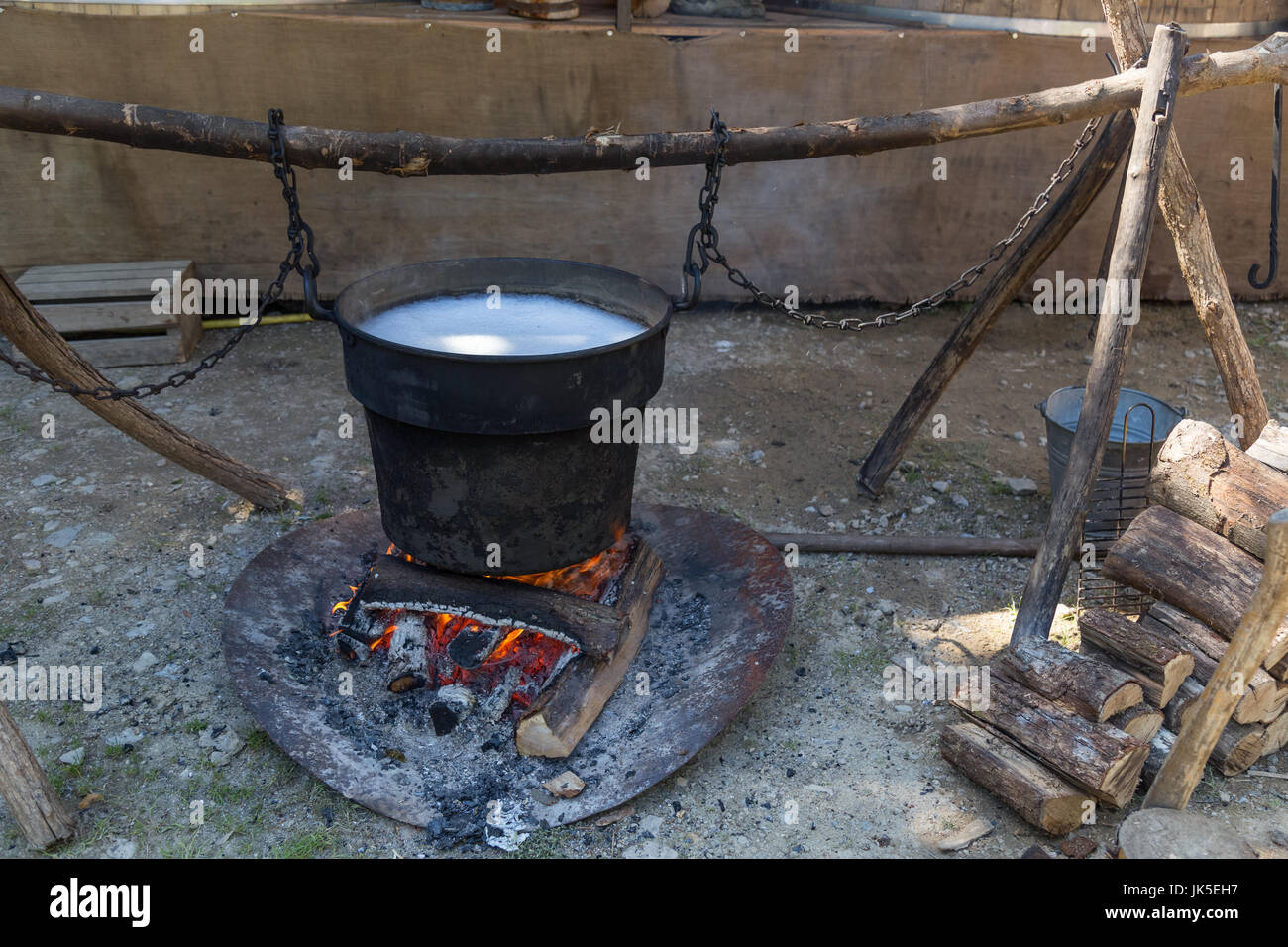 Medieval campfire with iron pot caudron and fire Stock Photo - Alamy