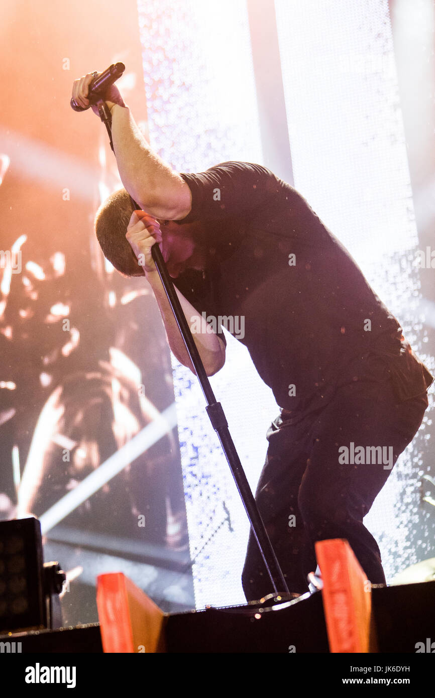 Imagine dragons live show hi-res stock photography and images - Alamy