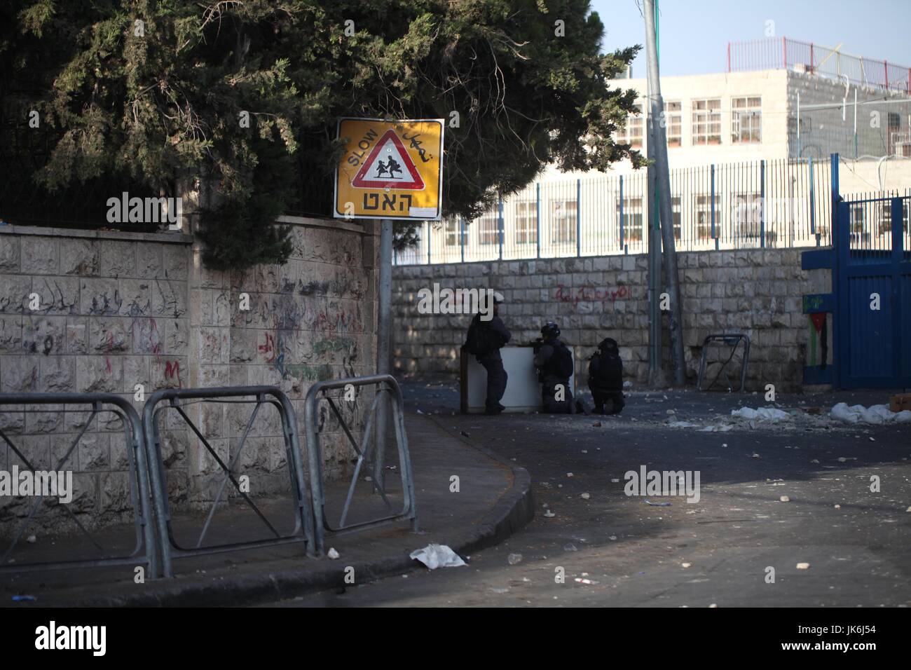 Al aqsa mosque under attack hi-res stock photography and images - Alamy