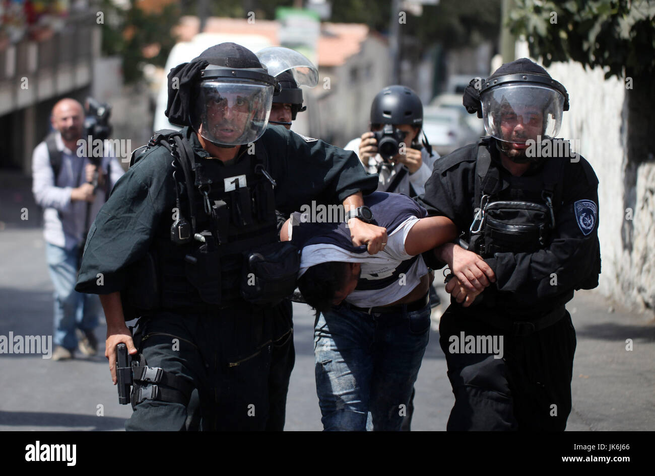 Al aqsa mosque under attack hi-res stock photography and images - Alamy