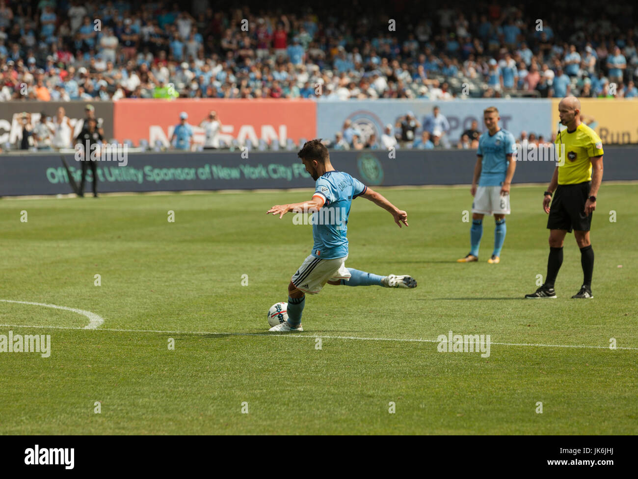 New York, USA. 22nd July, 2017. David Villa (7) of NYC FC pweforms free ...