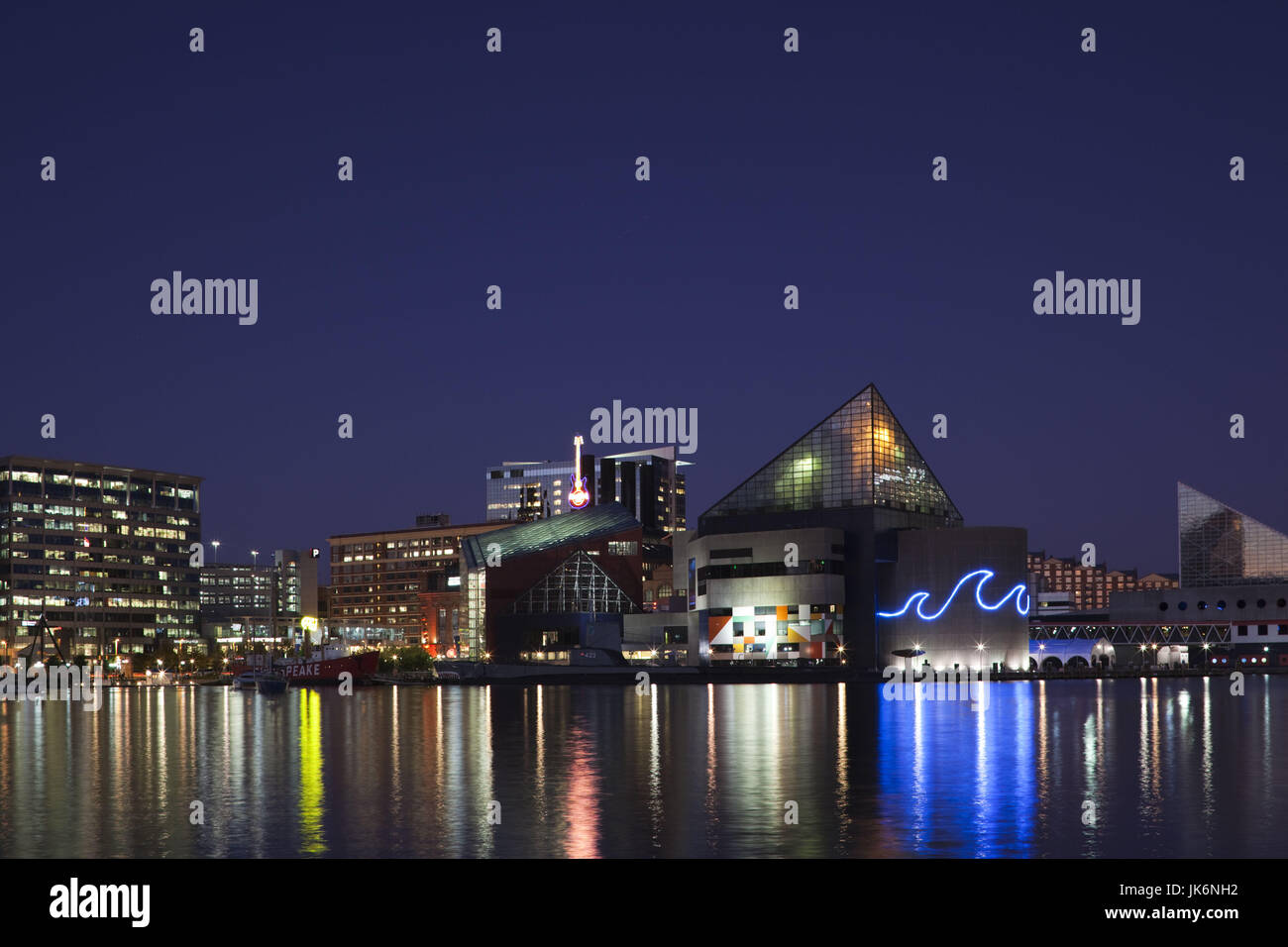 USA, Maryland, Baltimore, Inner Harbor, National Aquarium, evening ...