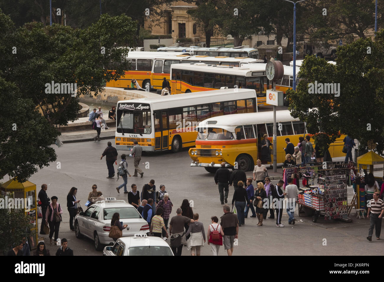 Malta, Valletta, traffic by the City Gate Stock Photo - Alamy