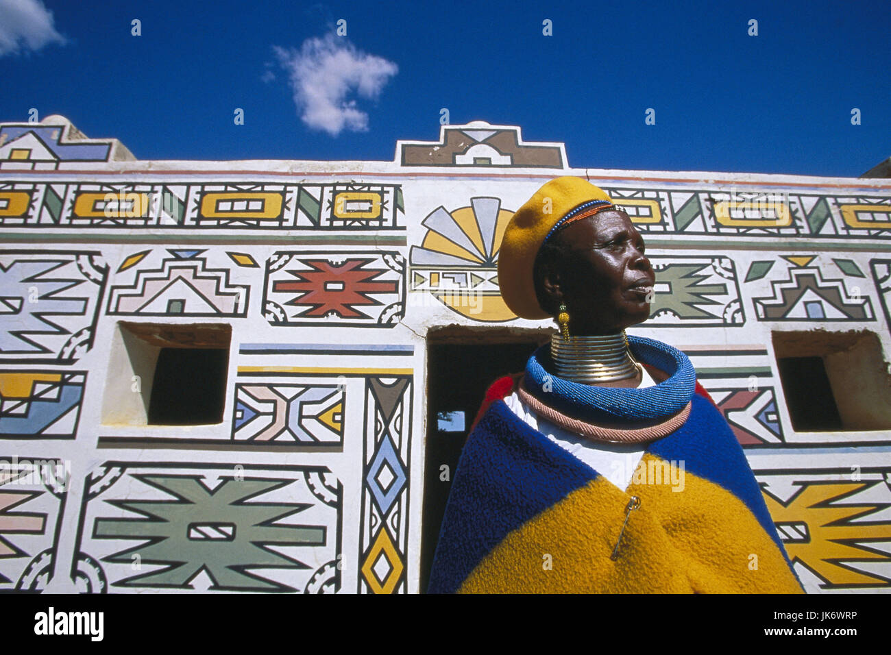Südafrika, Mpumalanga, Gebäude, Fassade, bemalt, Ndebele Volk, Frau ...