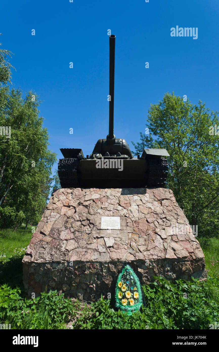 World war two town liberation tank monument hi-res stock photography ...
