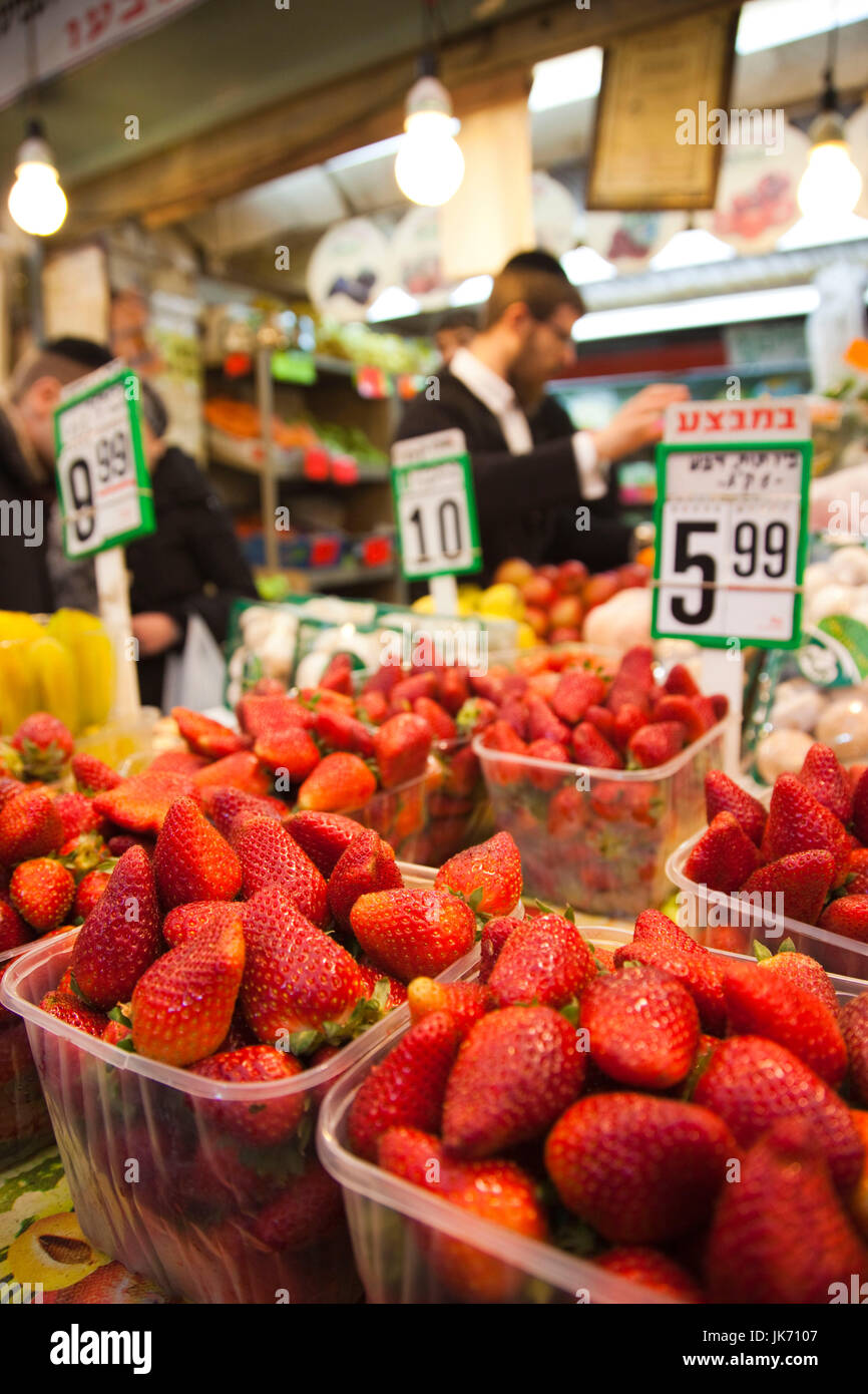 Israel, Jerusalem, New City, Mahane Yehuda Market, strawberries, NR ...