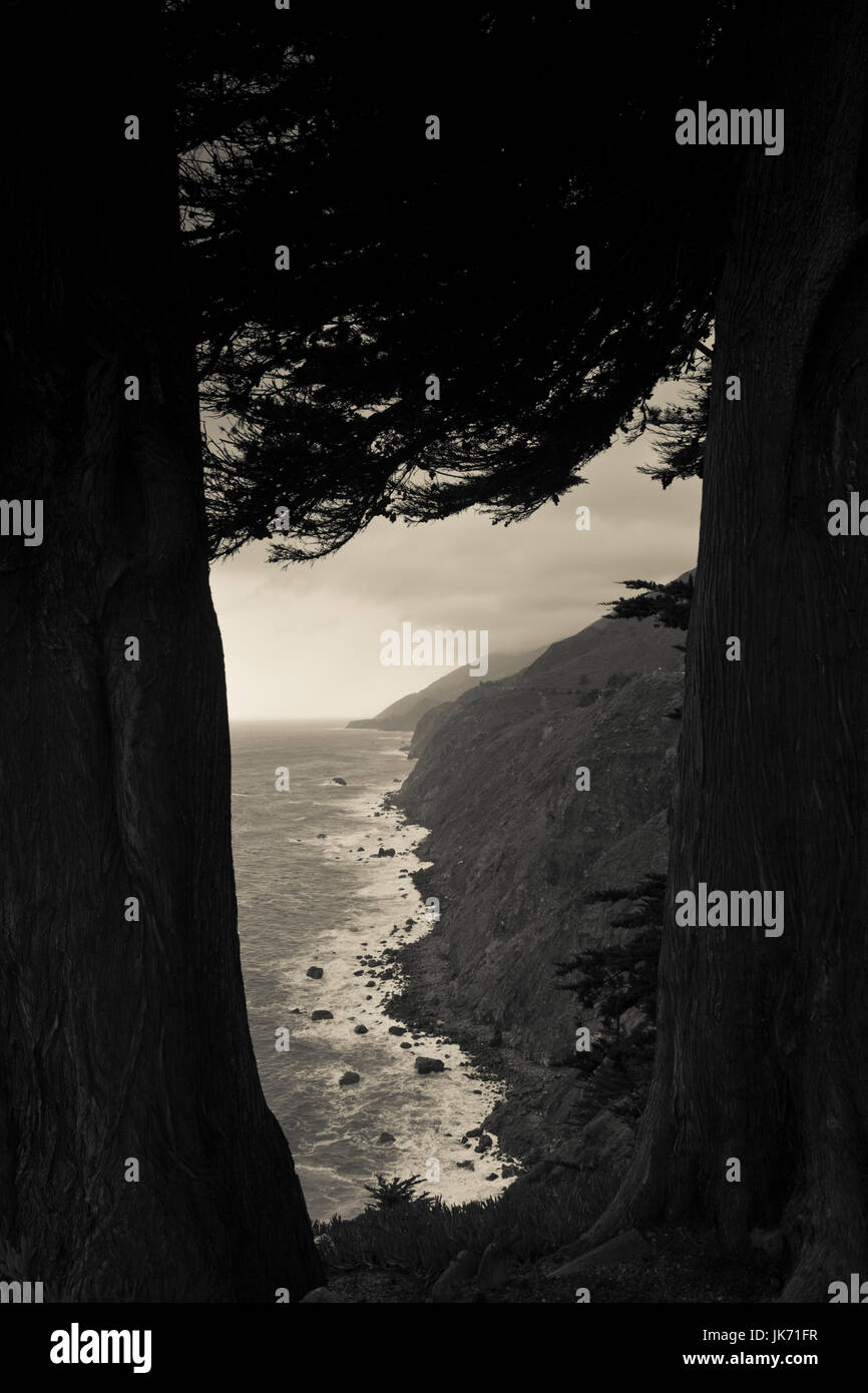 USA, California, Southern California, Ragged Point, winter coastal view ...