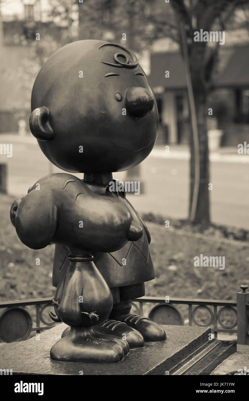 Snoopy charlie brown hi-res stock photography and images - Alamy