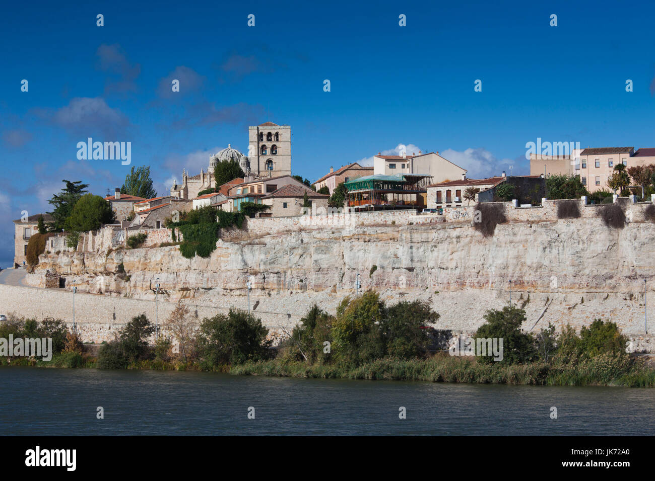 Spain, Castilla y Leon Region, Zamora Province, Zamora, town view along ...