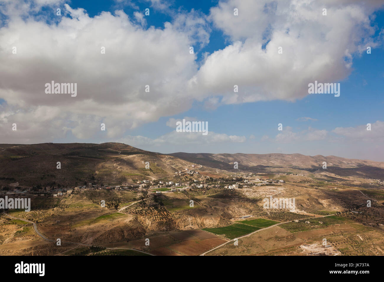 King's highway jordan karak castle hi-res stock photography and images ...