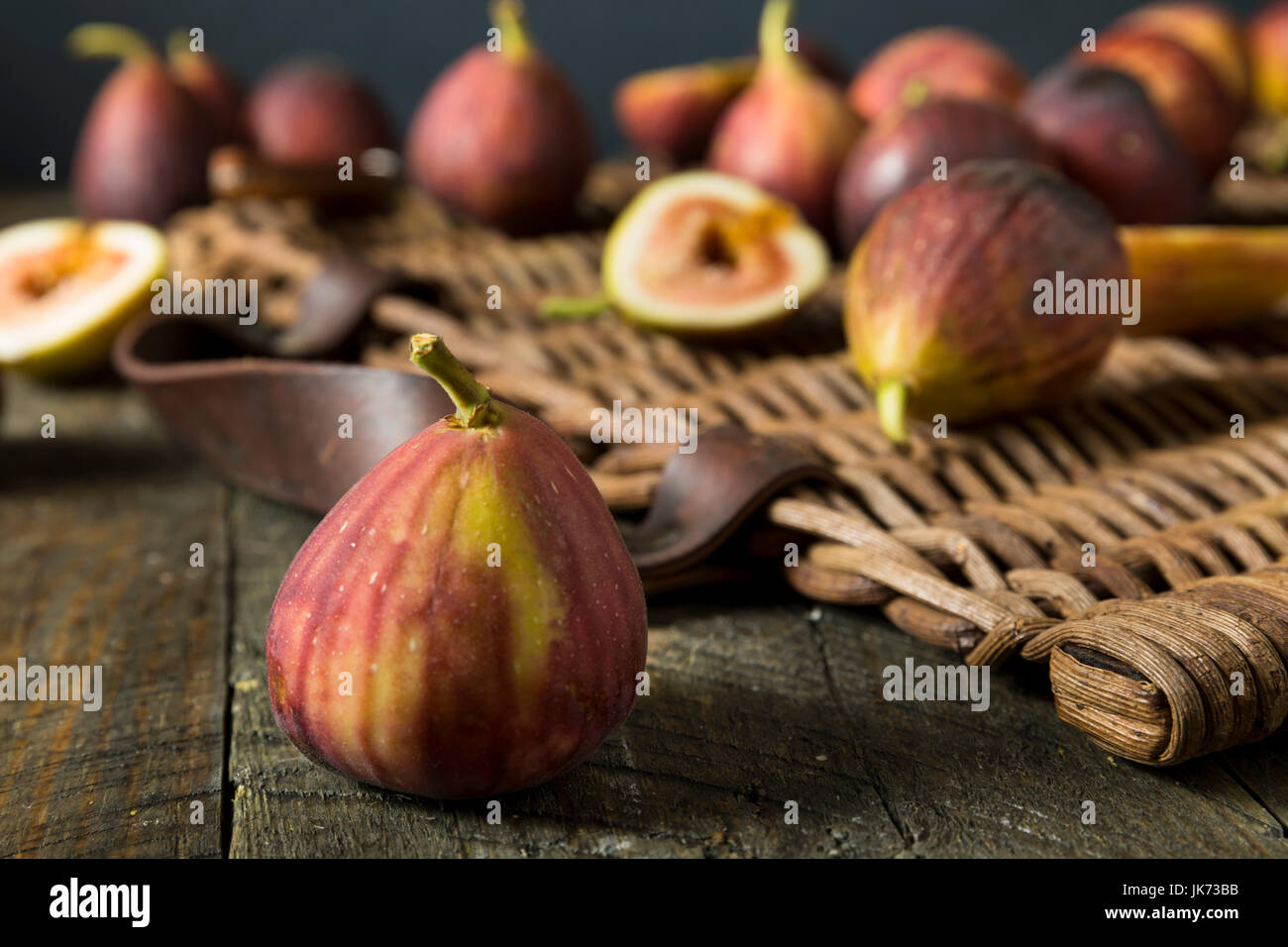 Purple figs hi-res stock photography and images - Alamy