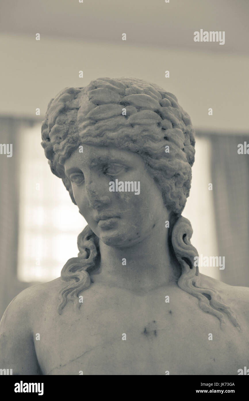 Jordan, Amman, The Citadel, National Archealogical Museum, Roman statue ...