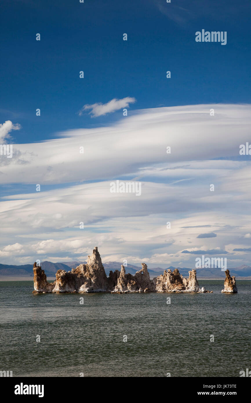 USA, California, Eastern Sierra Nevada Area, Lee Vining, Mono Lake ...