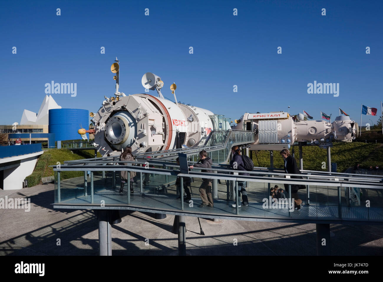 Mir space station hi-res stock photography and images - Alamy