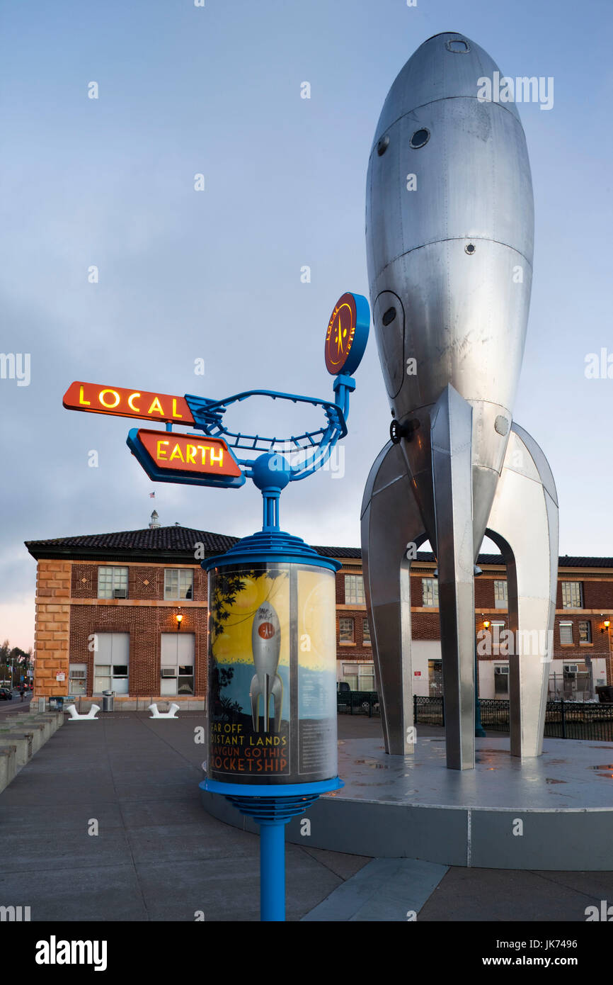 American gothic sculpture hi-res stock photography and images - Alamy